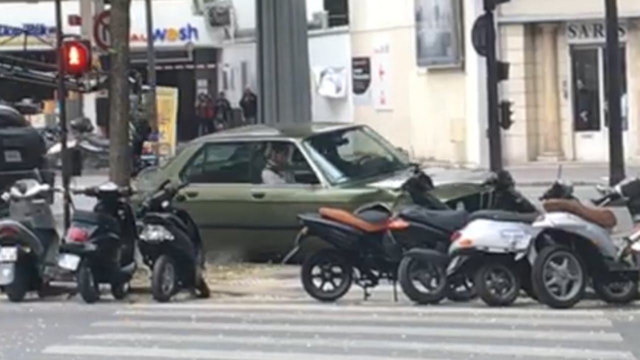 Mission: Impossible 6: Tom Cruise crashes into a tree with his car and ...