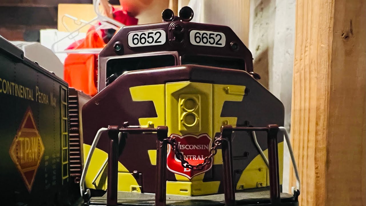 MTH Wisconsin Central FP45 6652 and WC 6653 dummy - YouTube