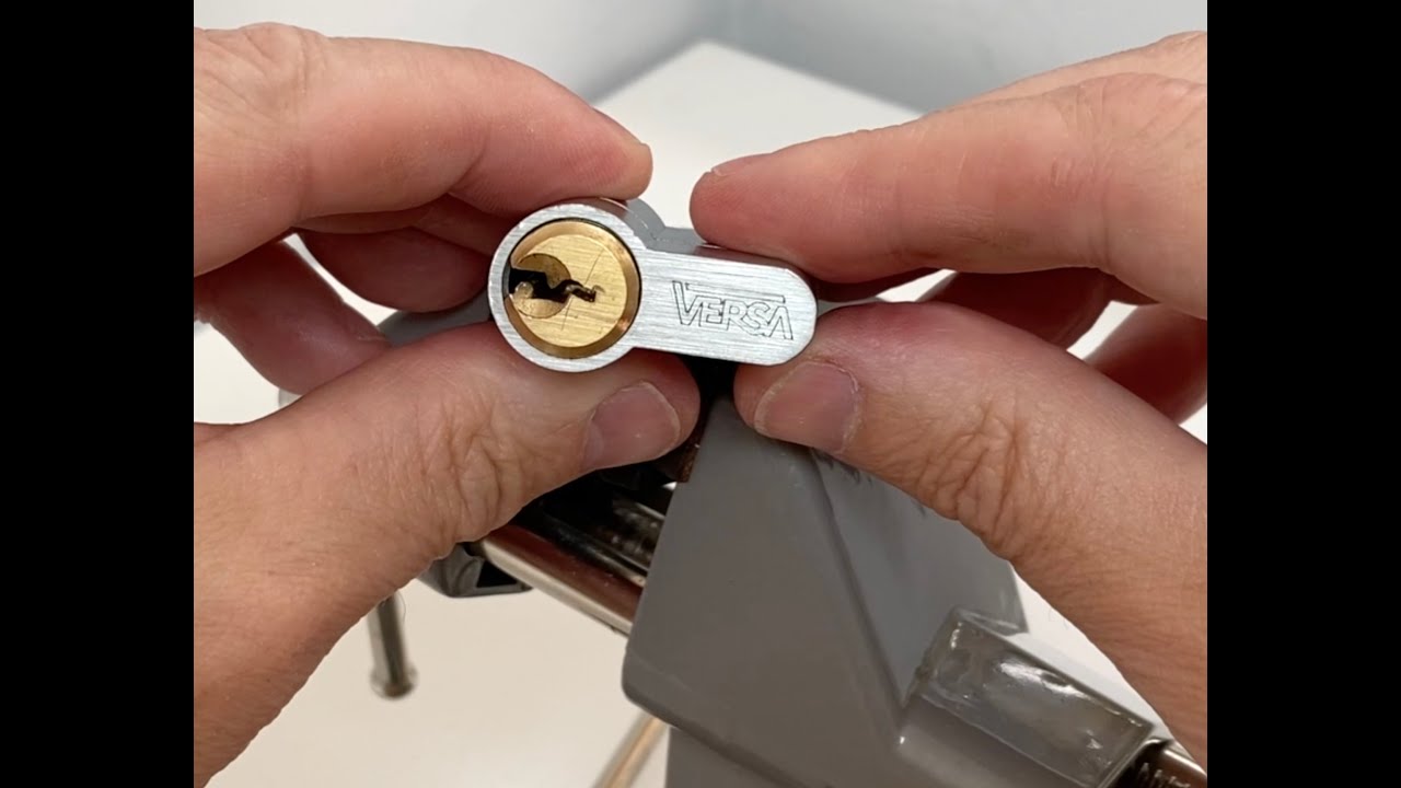 TSL199 - Versa 6 pin lock pick and gutted - YouTube