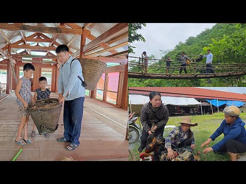 Dang takes chickens to the market to sell in order to earn money to support his children.dangthidu 