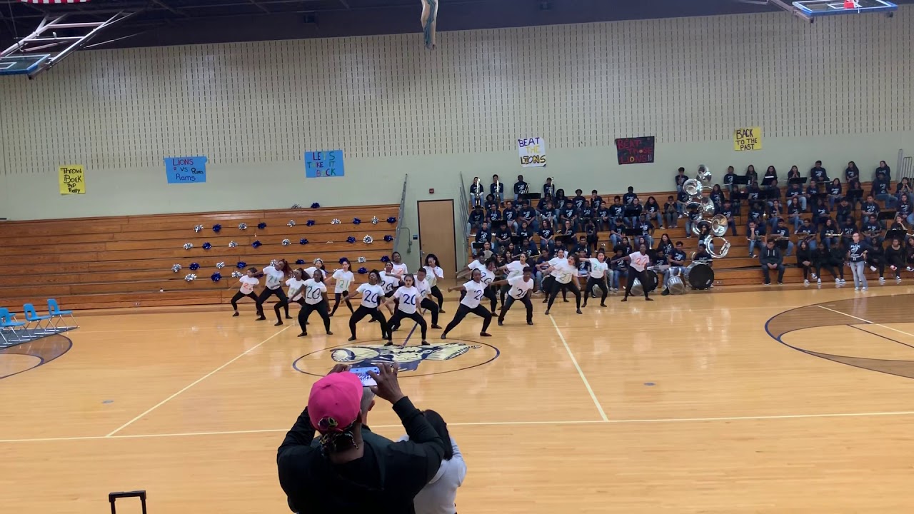 Alief Elsik Highschool Revelliers Dance Team Throwback Pep- Rally 2019 ...