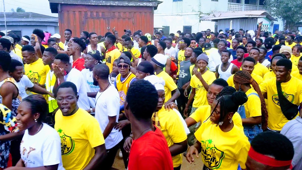 Shake the "thing" soloku street carnival//Apam salt city soloku ...