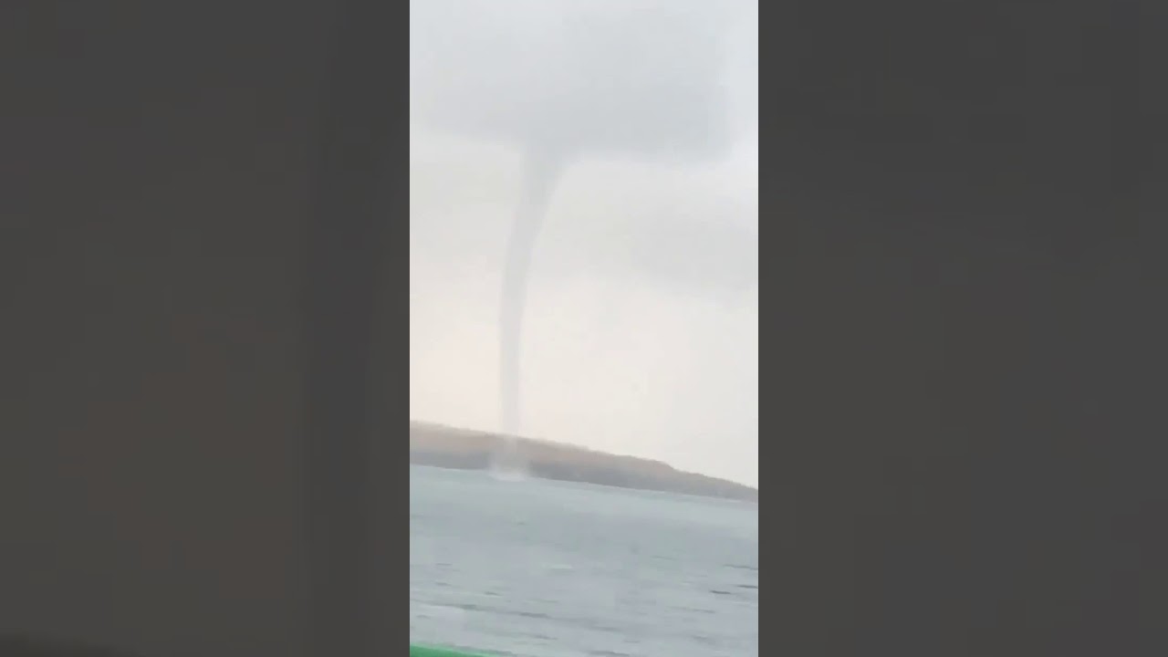 Waterspout caught near Mackinac Bridge - YouTube