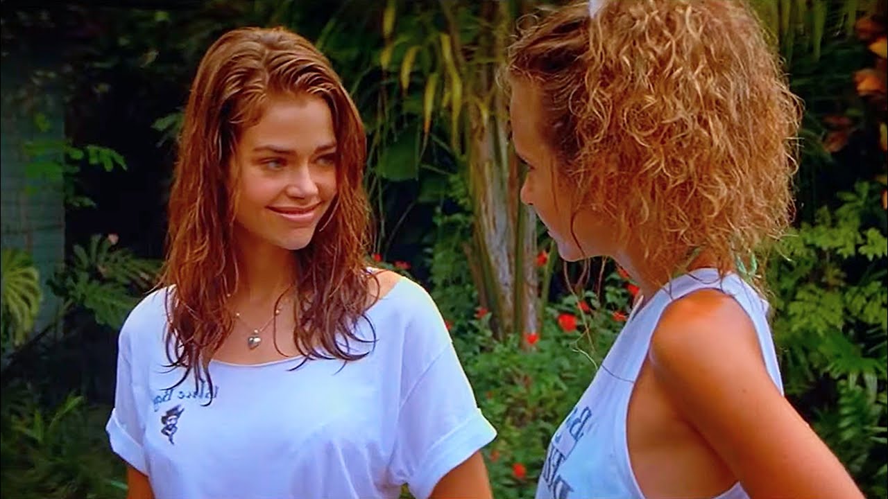 Kelly and Suzie Lesbian kissing scene | Hot kissing scenes | Wild Things explanation - YouTube