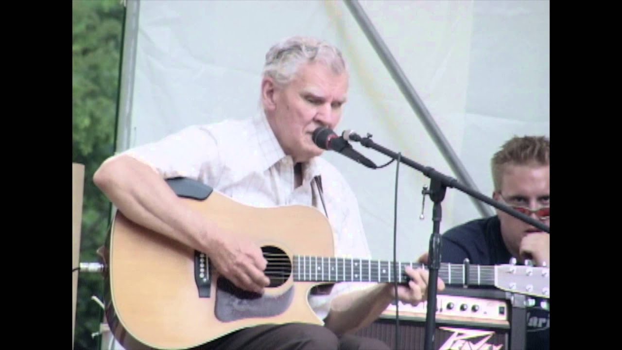 Doc Watson at Wayne Henderson Festival - YouTube