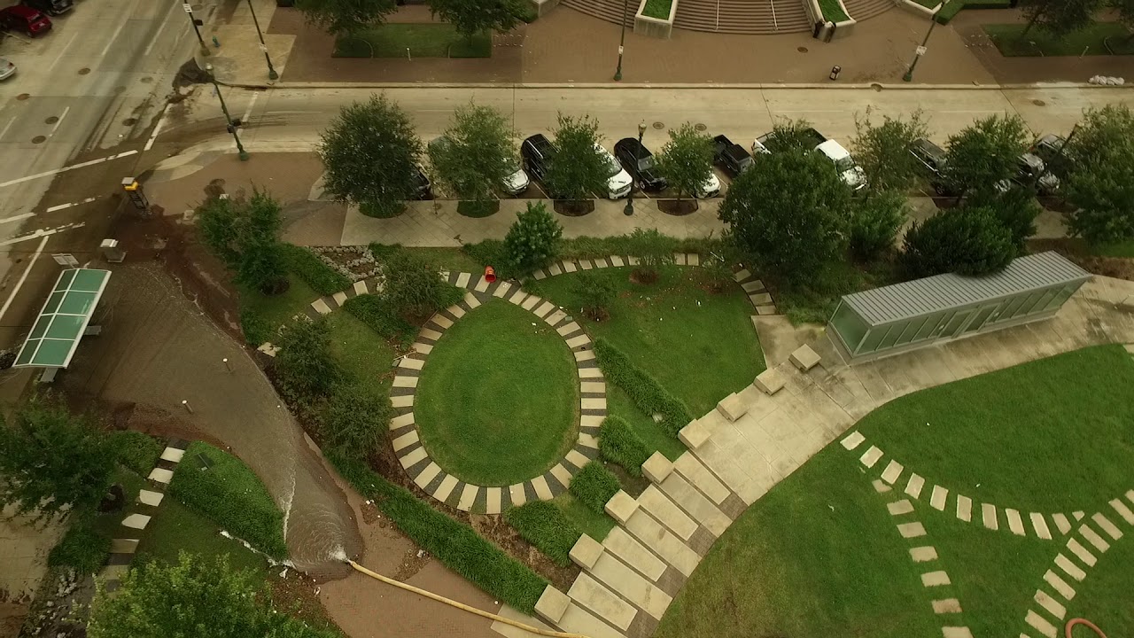 Downtown Houston Cleanup from Hurricane Harvey - YouTube