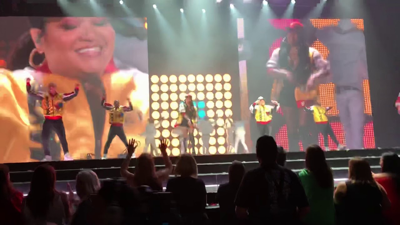 N.K.O.T.B./Salt-N-Pepa - Step By Step/Push It (Live) - YouTube