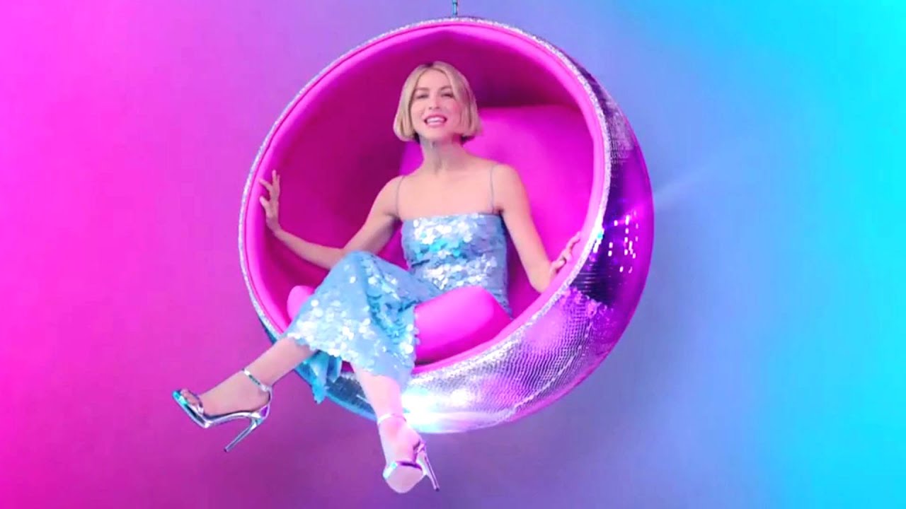 Rooms To Go Commercial #2 (2024) Featuring Julianne Hough - YouTube