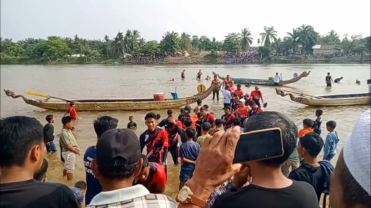 Pacu Sampan di sungai Teratak buluh#riau#riauthehomelandofmelayu - YouTube
