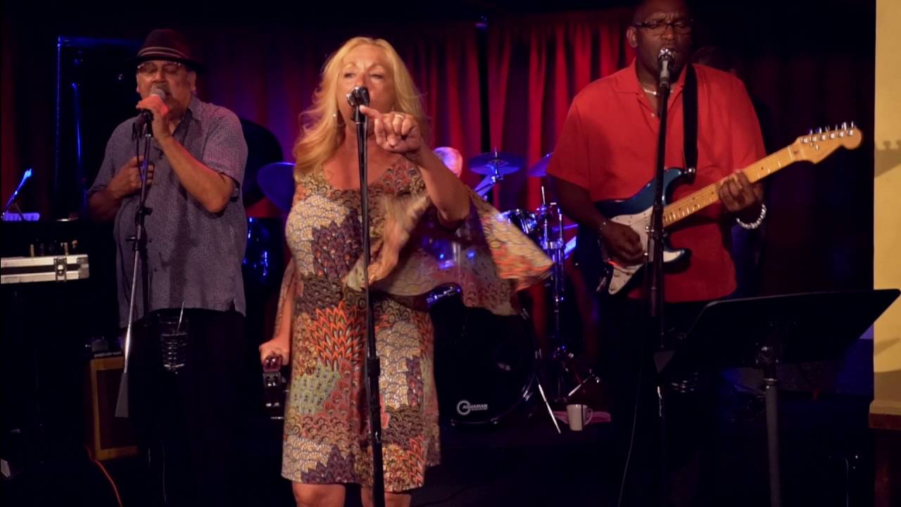 Dee Miller Band at Crooners Nightclub - YouTube