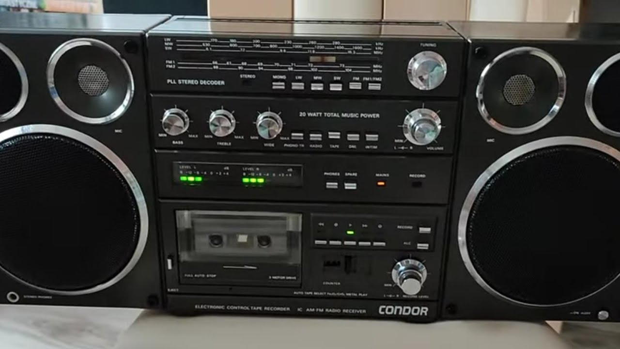 UNITRA RM 820 Condor - YouTube