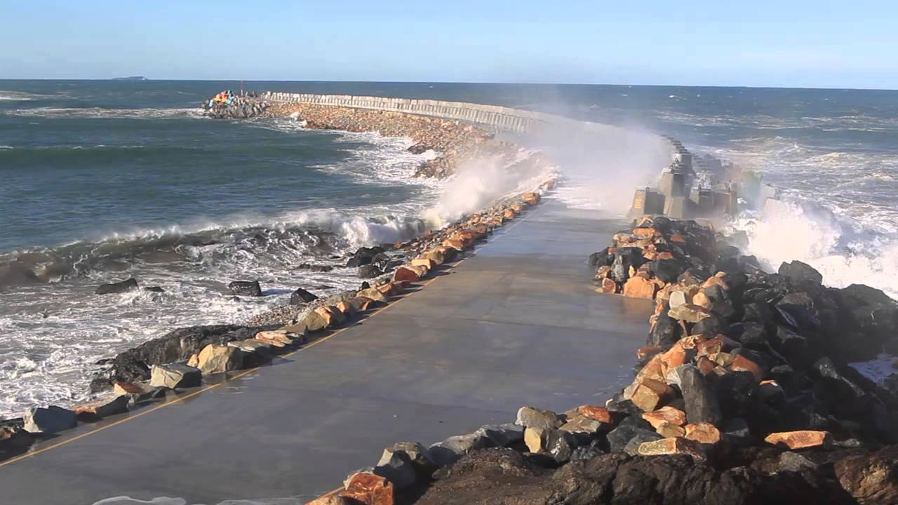 Coffs Harbour Eastern Breakwall Copyright SeenAustralia 2014 - YouTube