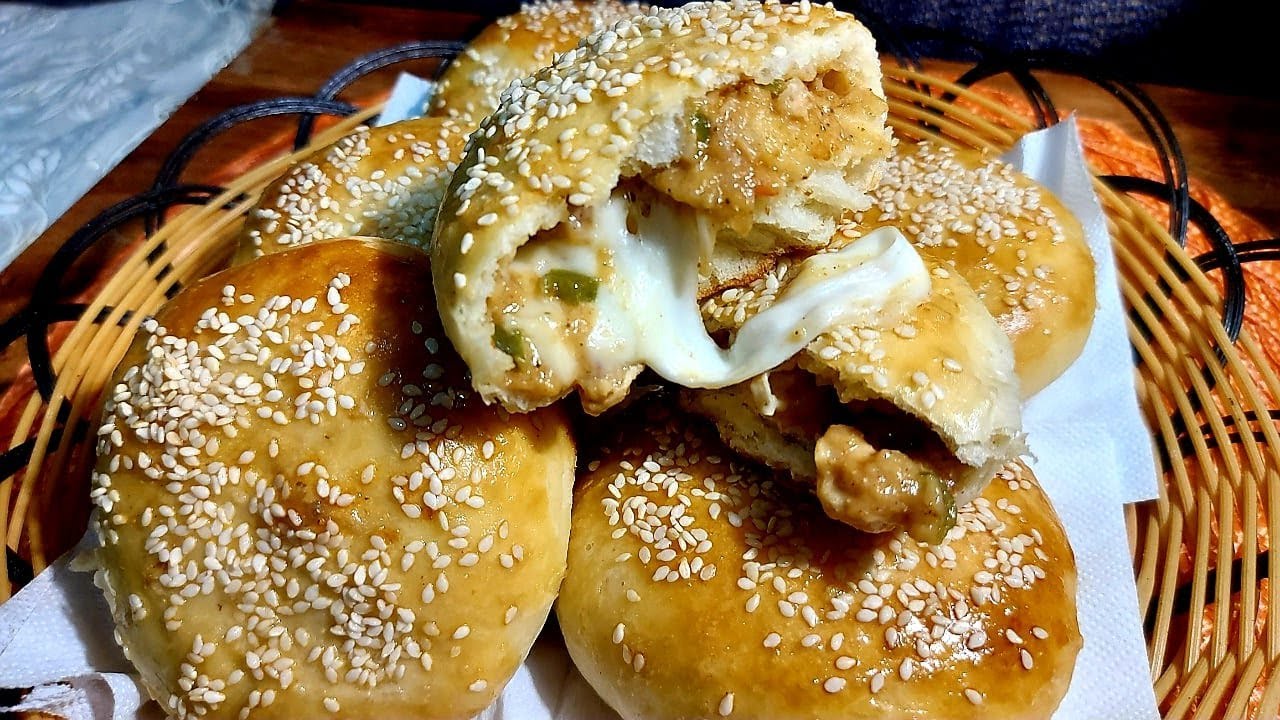 Chicken Cheese Bun Recipe By Leela's Kitchen - YouTube