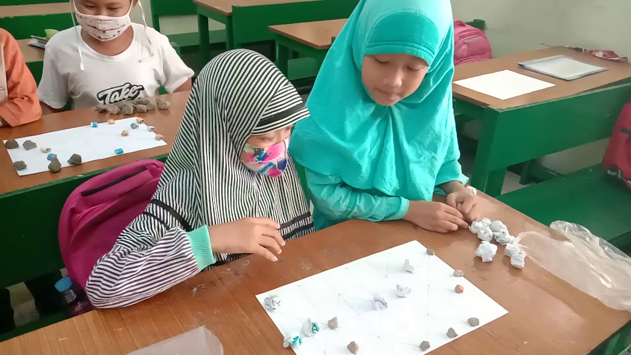 Permainan Damdas 16 Batu (kelompok 1) - YouTube