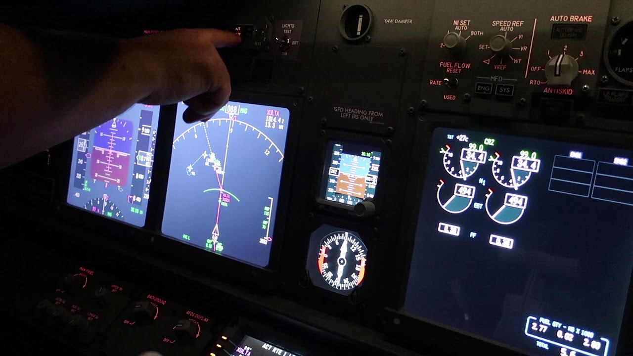 Boeing 737 NG - YouTube