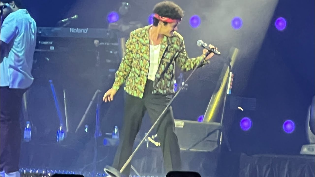 Full concert - Bruno Mars LIVEAllianz Stadium, Sydney 2022 - YouTube