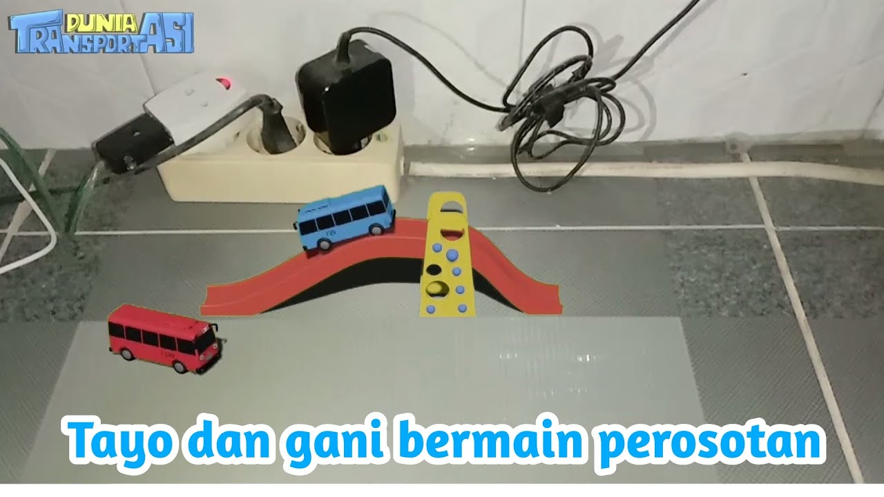 tayo dan Gani bermain perosotan | bus kecil tayo di dunia nyata - YouTube