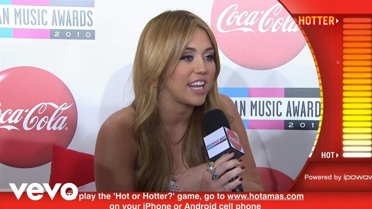 Miley Cyrus - 2010 Red Carpet Interview (American Music Awards) - YouTube