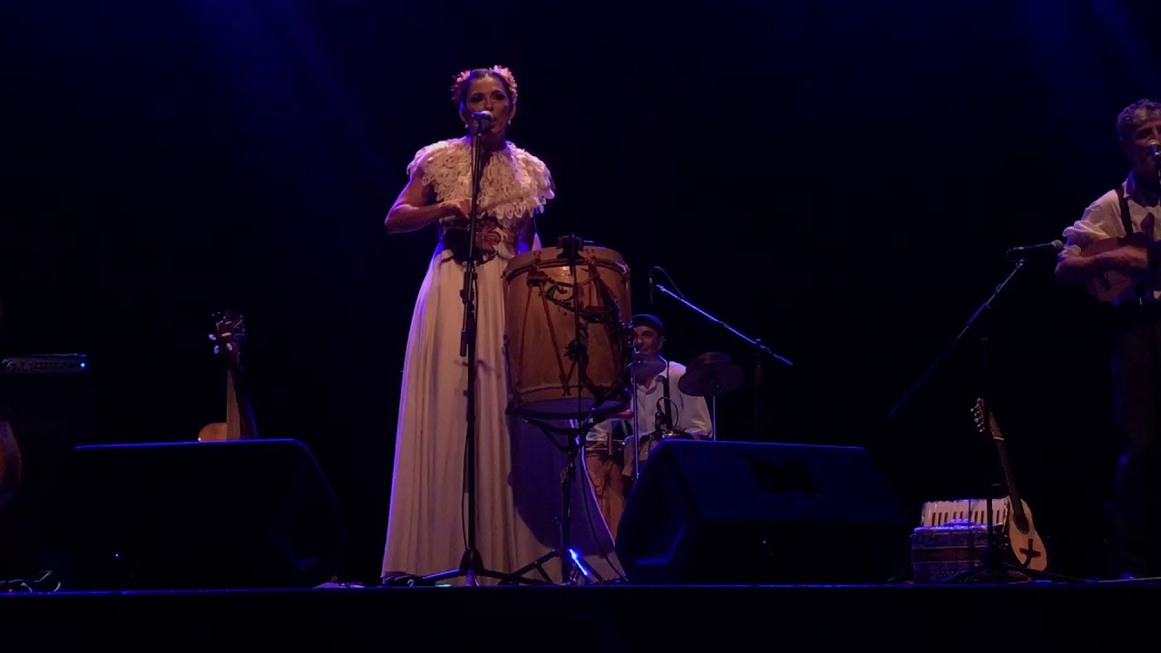 Volver a los 17 - Charo Bogarín - YouTube