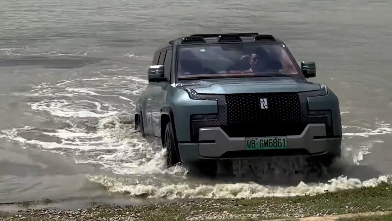 BYD Yangwang U8 Emergency Floating Function Close-Up Demonstration - YouTube