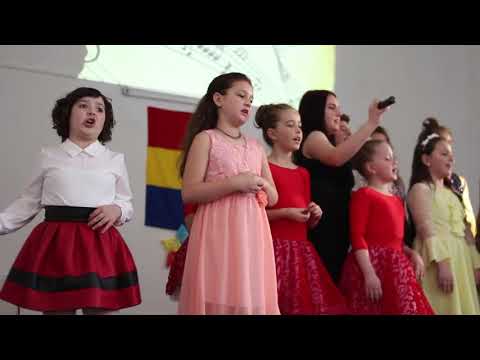 Grupul de Canto Spectacol Alerg Printre Stele