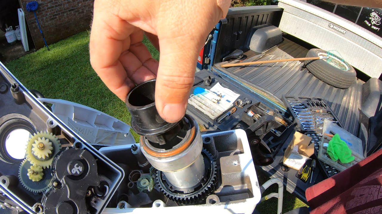 (DIY) Replacing Liner Output Tube Lift Assists on Minn Kota Terrova ...
