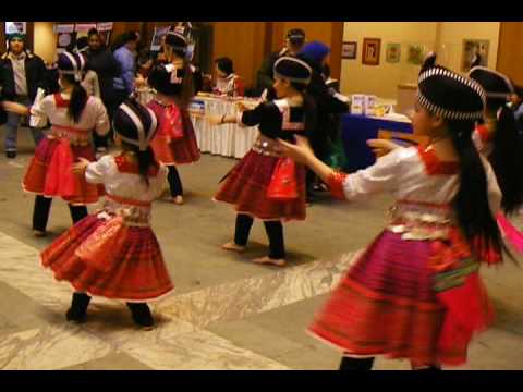 HMONG DANCING - YouTube