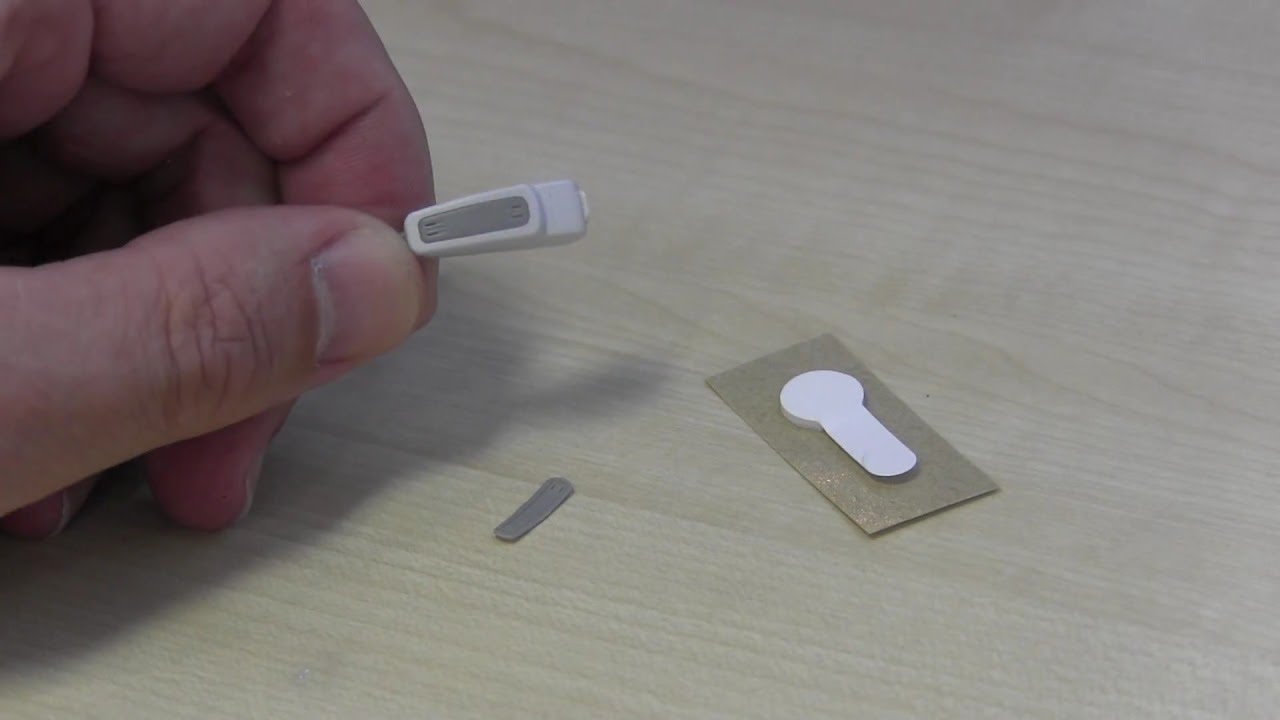 Advanced hearing aid maintenance - How to change a Phonak microphone ...