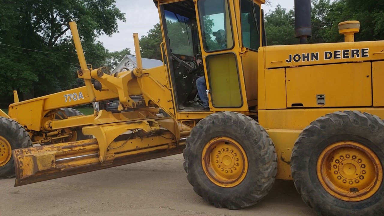 John deere 770A - YouTube