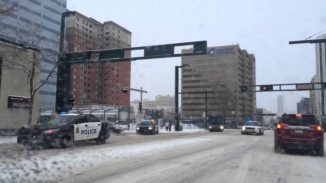 Snowy Canadian police car chase - YouTube