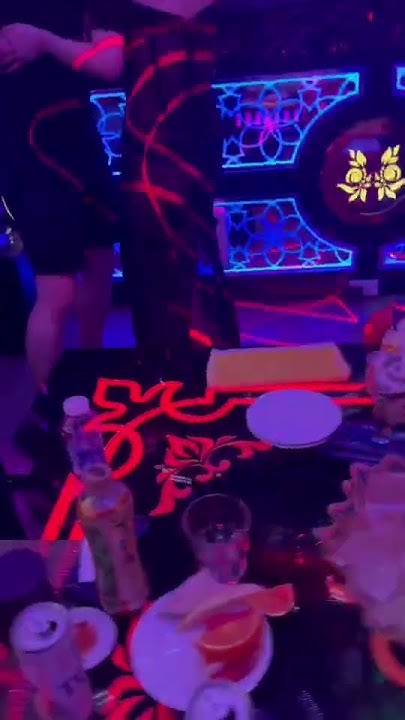 快来 **The Lux 188 薄纱 KTV**，和朋友们一起享受激情四溢的卡拉OK时光！🌸🌸 - YouTube