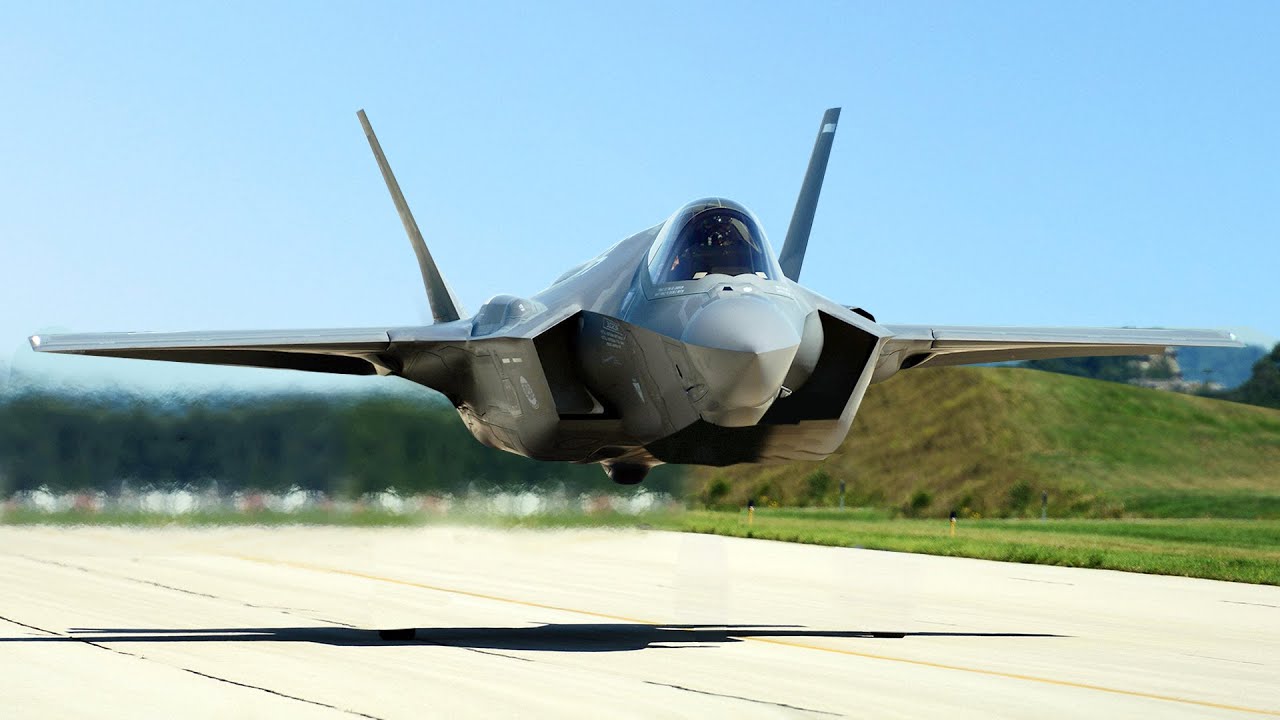 US F-35 Pilot Performs Insane Vertical Take Off - YouTube