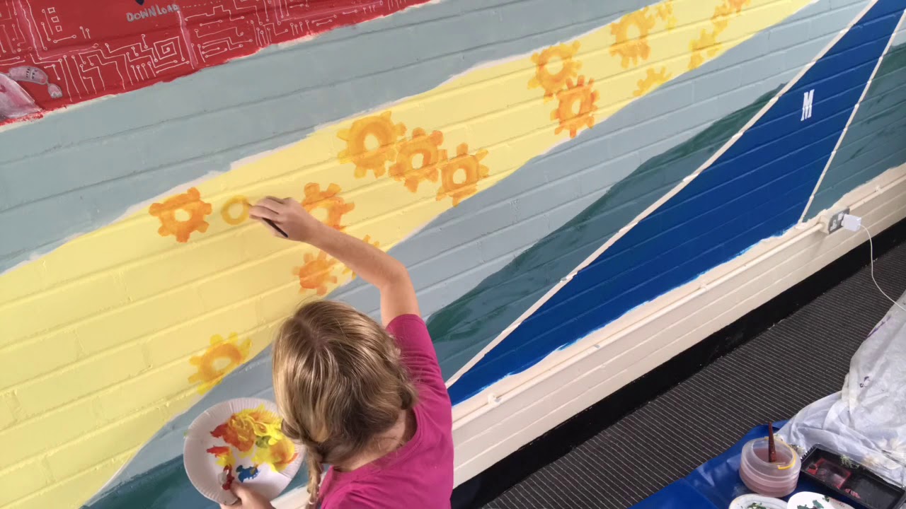 Painting a mural , mural time lapse, Kineton STEM mural by Jessi ...