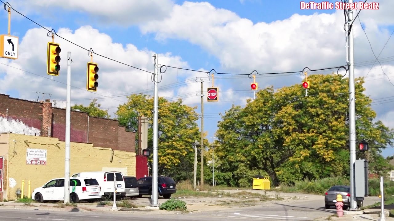 New Flashing Red Crosswalk Traffic Lights | Michigan & Trenton - YouTube