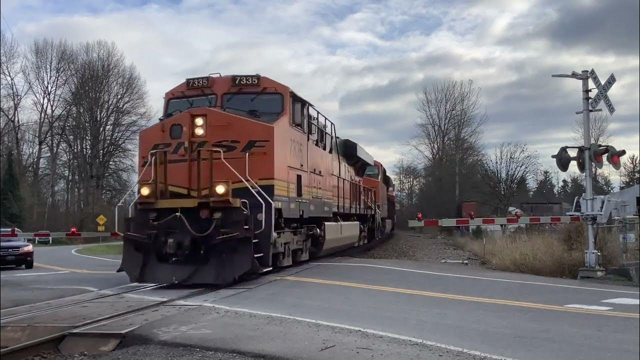 BNSF Container Train passing Lowell Riverfront Trail | ft. BNSF Warbonnet - YouTube