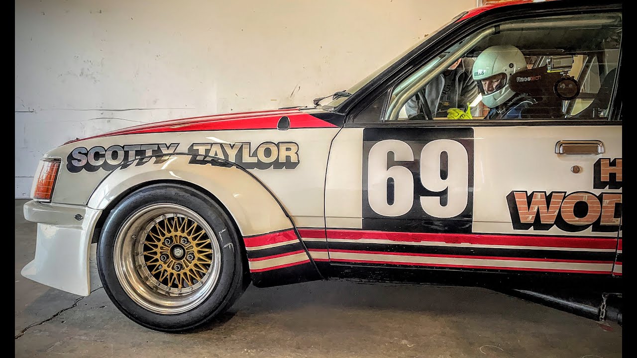 Heritage Touring Cars genuine Group C and A Commodores do battle. Race ...