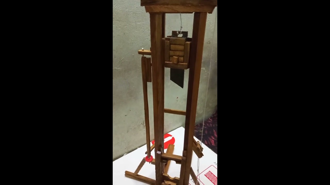 WORKING OF MODEL OF GUILLOTINE - YouTube