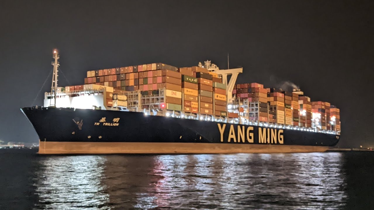 2022.12.02 風明YM WIND停泊高明貨櫃110碼頭航線EC4 船籍香港HKG/ 基明YM TRILLION凌晨進停泊高明貨櫃108碼頭航線PN3 船籍賴比瑞亞LBR - YouTube