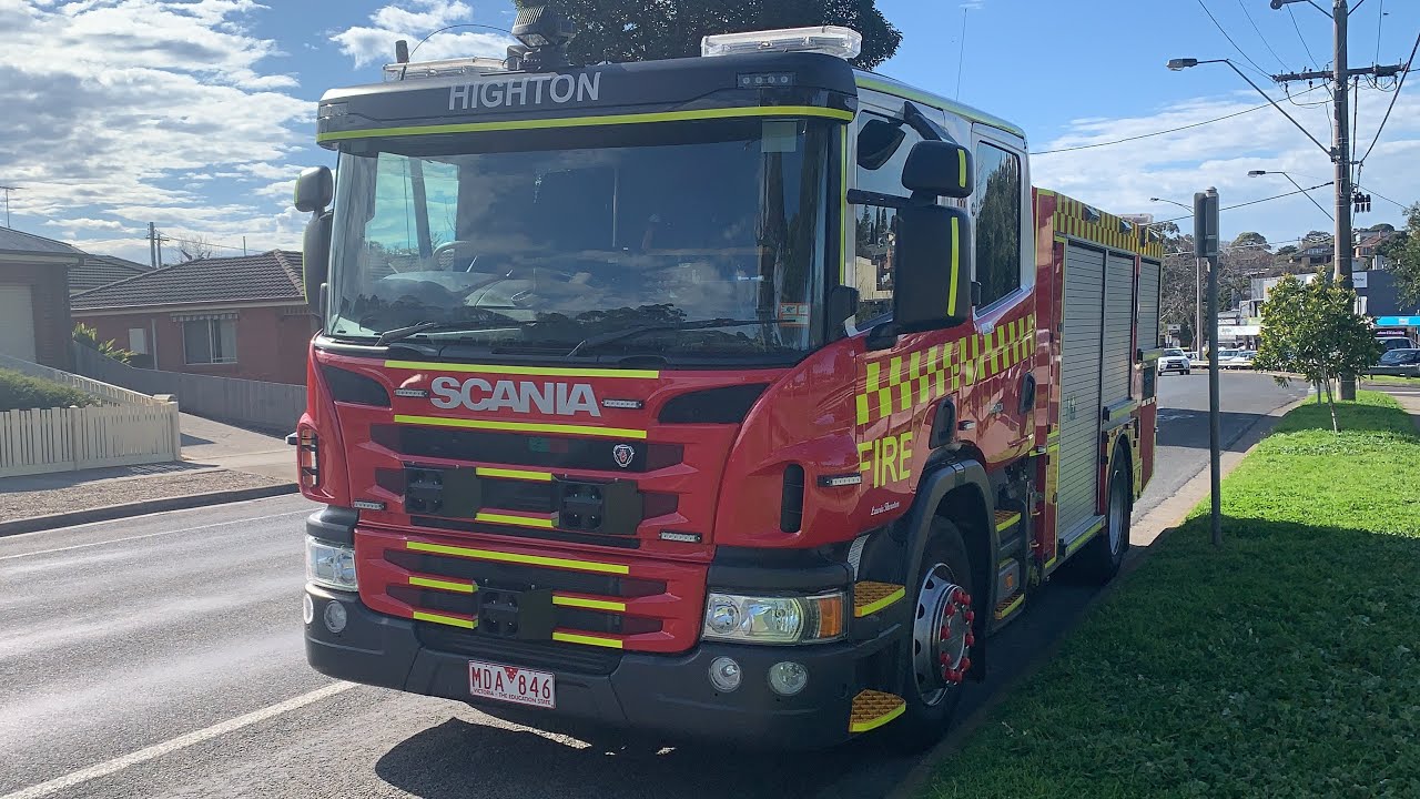 CFA Highton Pumper, Tanker, FCV Walk Arounds - YouTube
