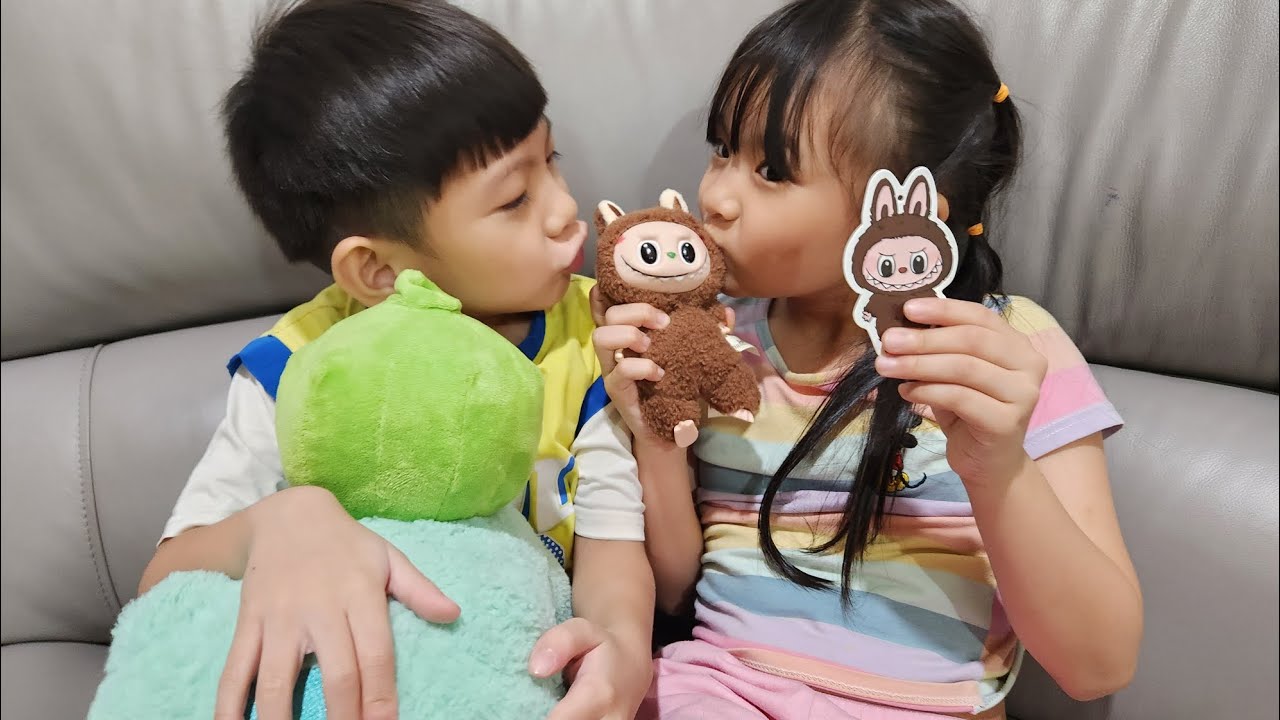 LABUBU SECRET BROWN UNBOXING !! - YouTube