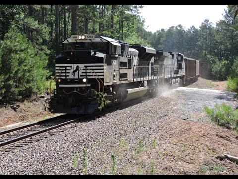HD: NS 1064 leads NS Train 708 in Lowell, GA - YouTube