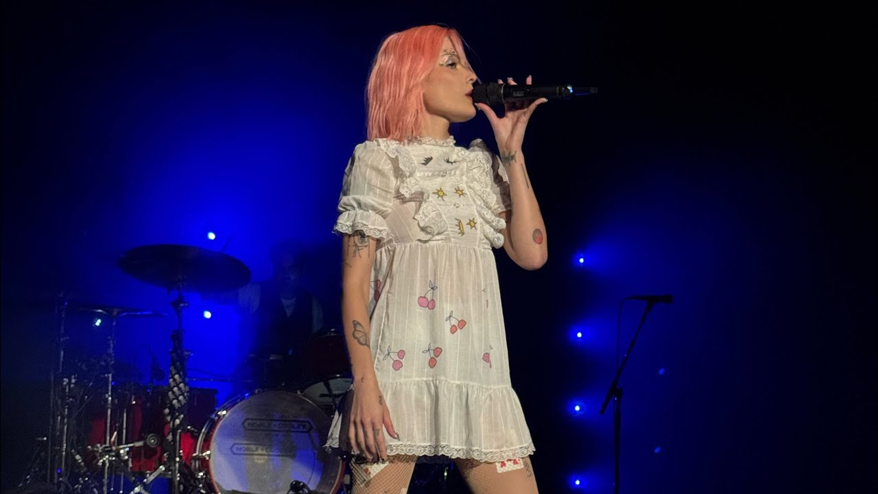 Halsey - Dog Years (live 10/25/24) - YouTube