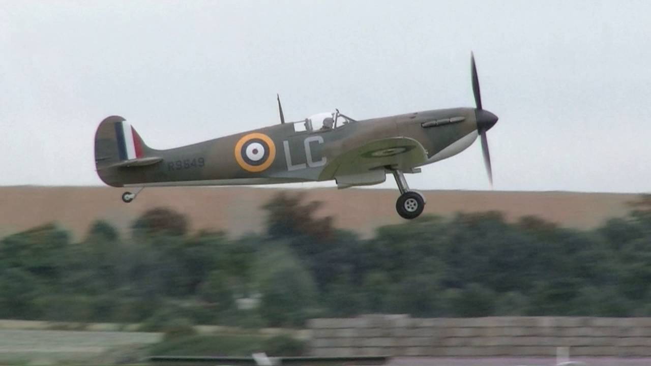 Flying Legends 2016 The Balbo - YouTube
