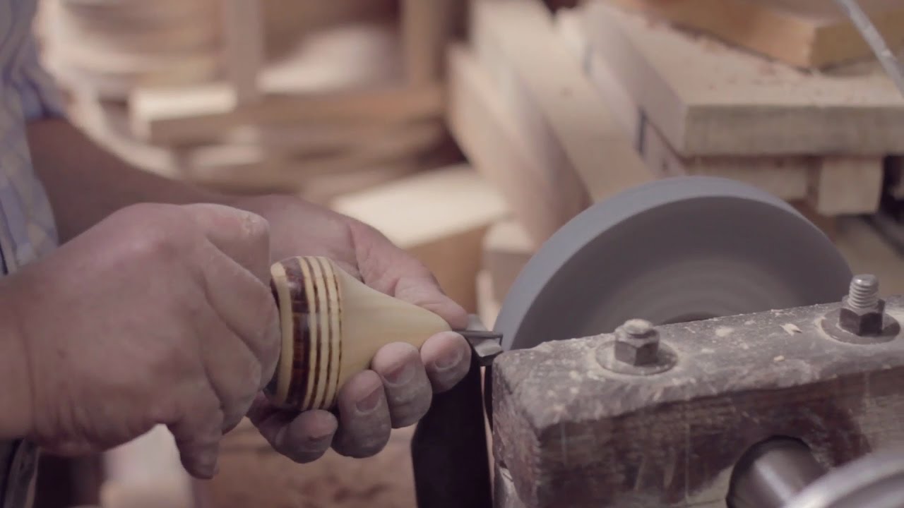 A La Chilena Capítulo 1: "El Trompo" - YouTube