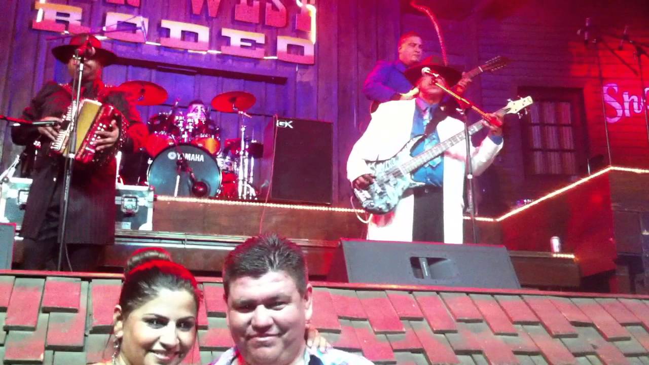 Los Garcia Brothers Live Far West Rodeo Monterrey Mexico Toma Publico ...