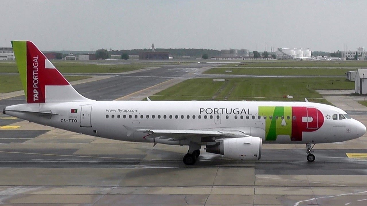TAP Portugal Airbus A319-111 CS-TTO "Antero de Quental" TP 537 taxiing ...