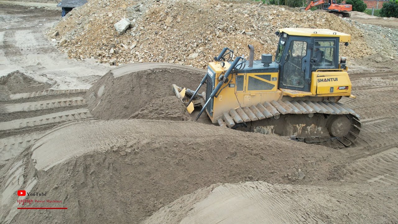 Wonderful Excellence Technique Heavy Equipment Worker Removed Sand ...