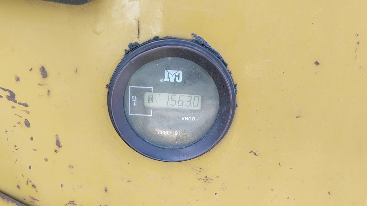 2006 Caterpillar D5G XL Dozer w/ WINCH: Engine Compartment / Operator ...