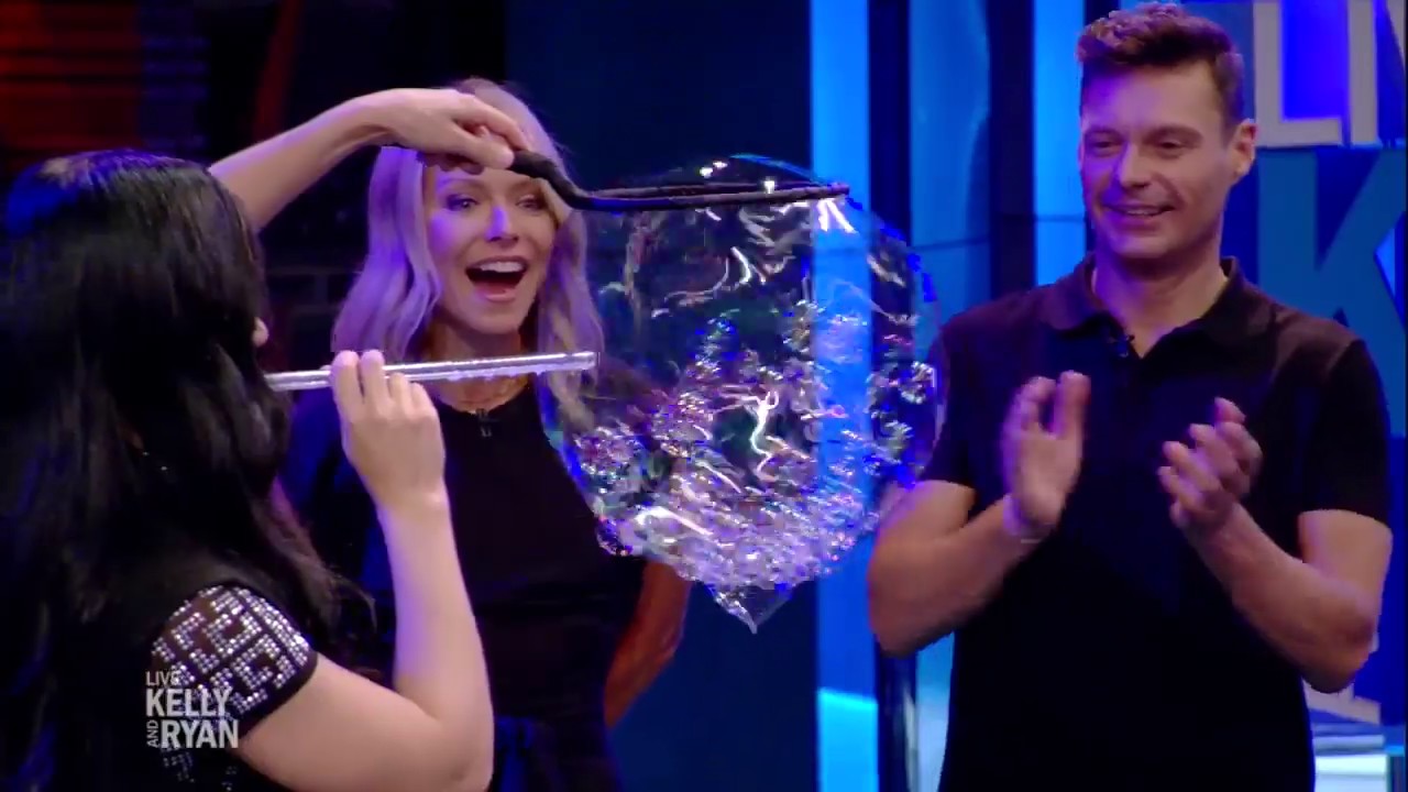 Amazing Bubbles with Melody Yang of "The Gazillion Bubble Show" - YouTube