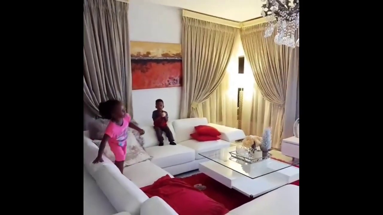 ZARI ANAVYOISHI NA WATOTO WAKE - YouTube